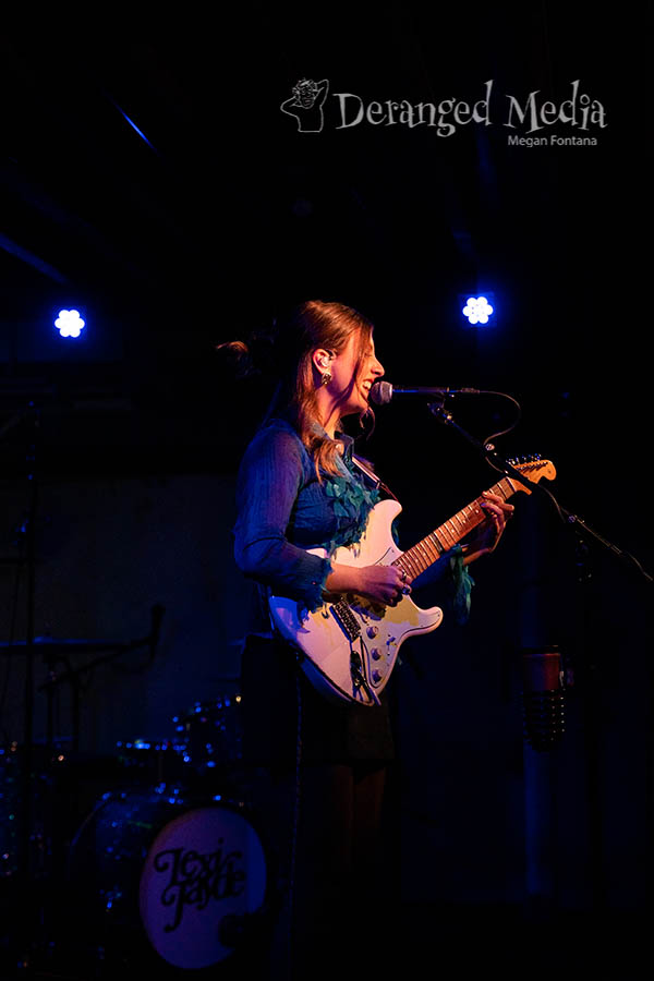 Lindsey Lomis@ Valley Bar – photo by Megan Fontana – Deranged Media